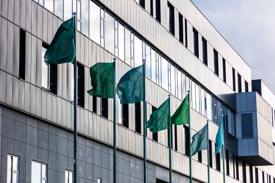 Flags for knowledge planted across campus in Aalborg - Aalborg Universitet
